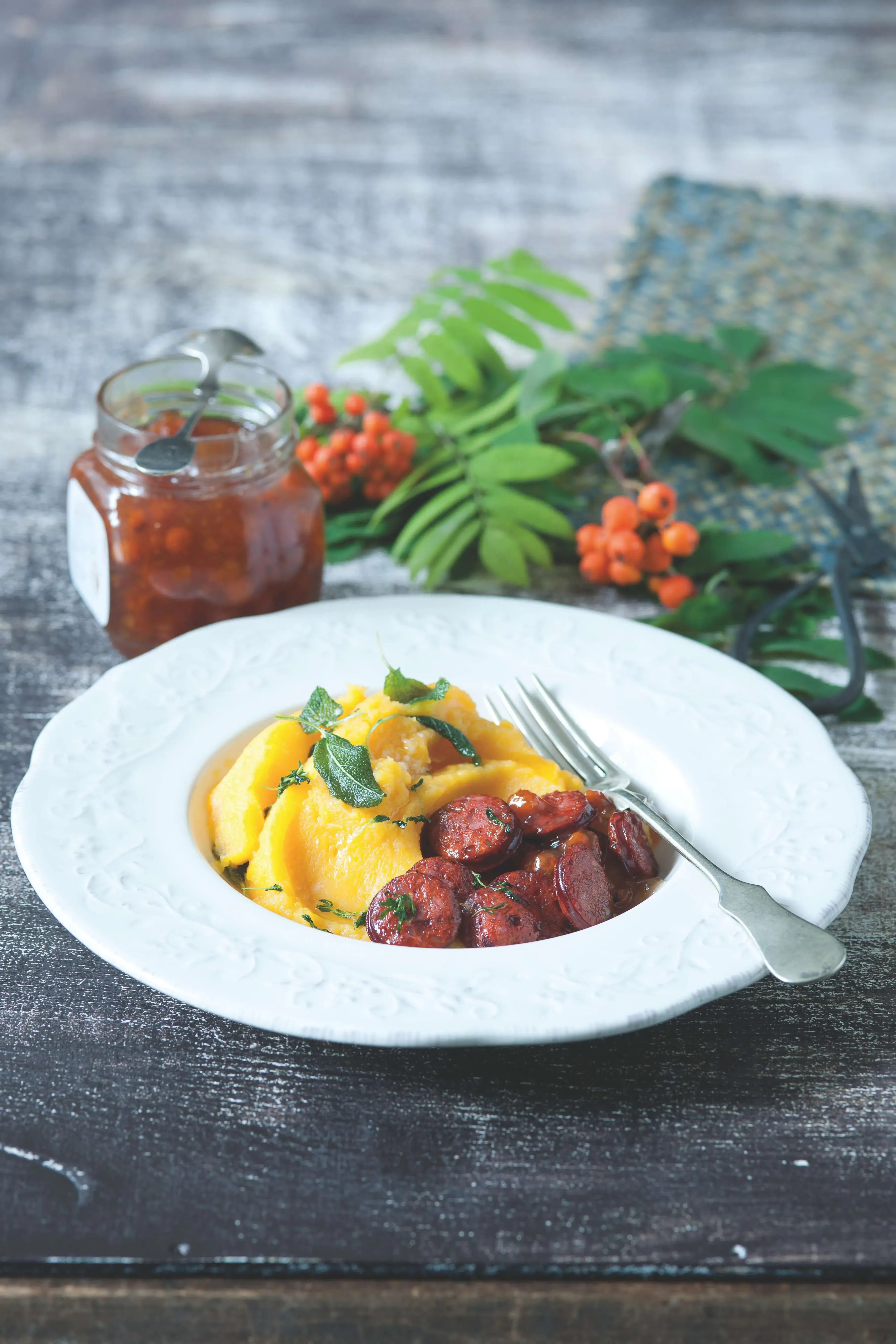 Dýňová kaše s klobásou & jeřabinami | Apetit Online